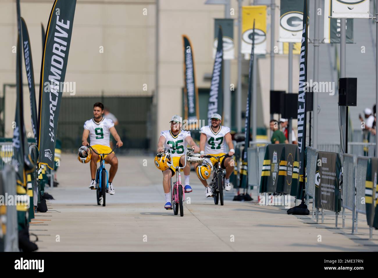 Green Bay Packers' punter Ryan Winslow (9) kicker JJ Molson (35) and ...