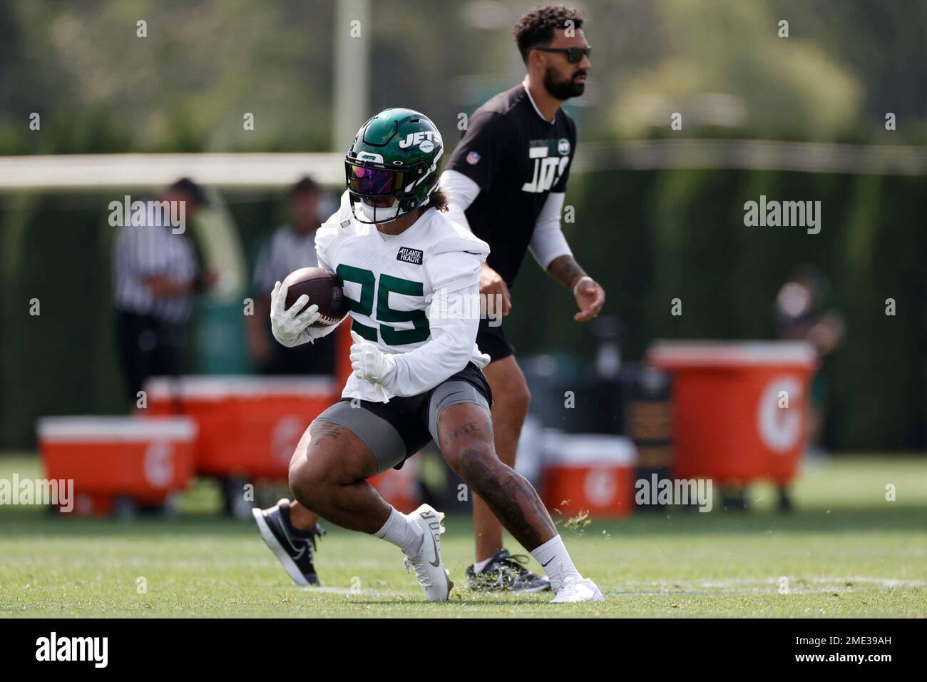 New York Jets running back Ty Johnson rushes during NFL football ...