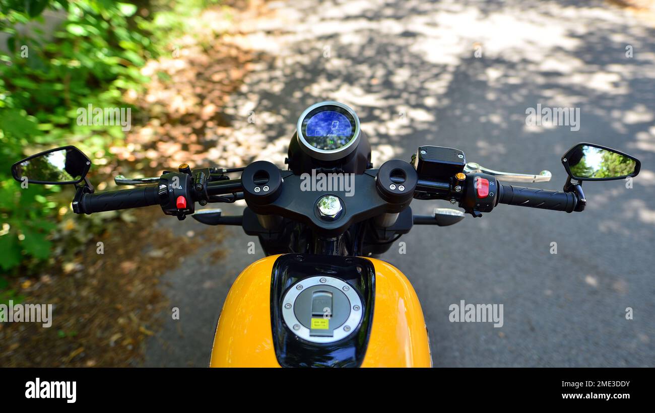Handlebars and speedometer of motorbike Stock Photo - Alamy