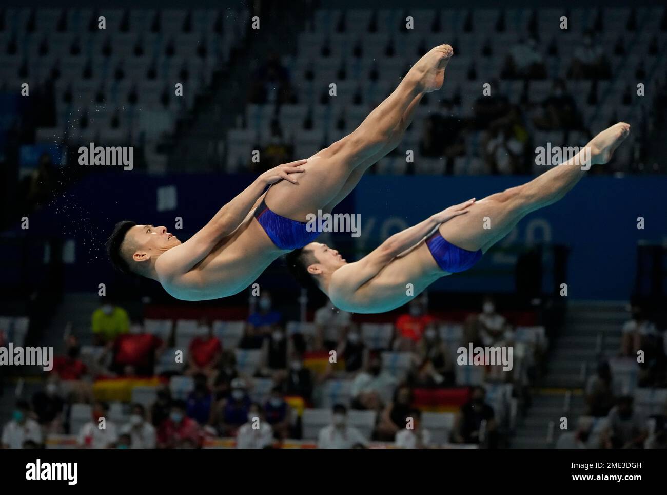 Sho Sakai and Ken Geraucht of Japan compete during the men's ...