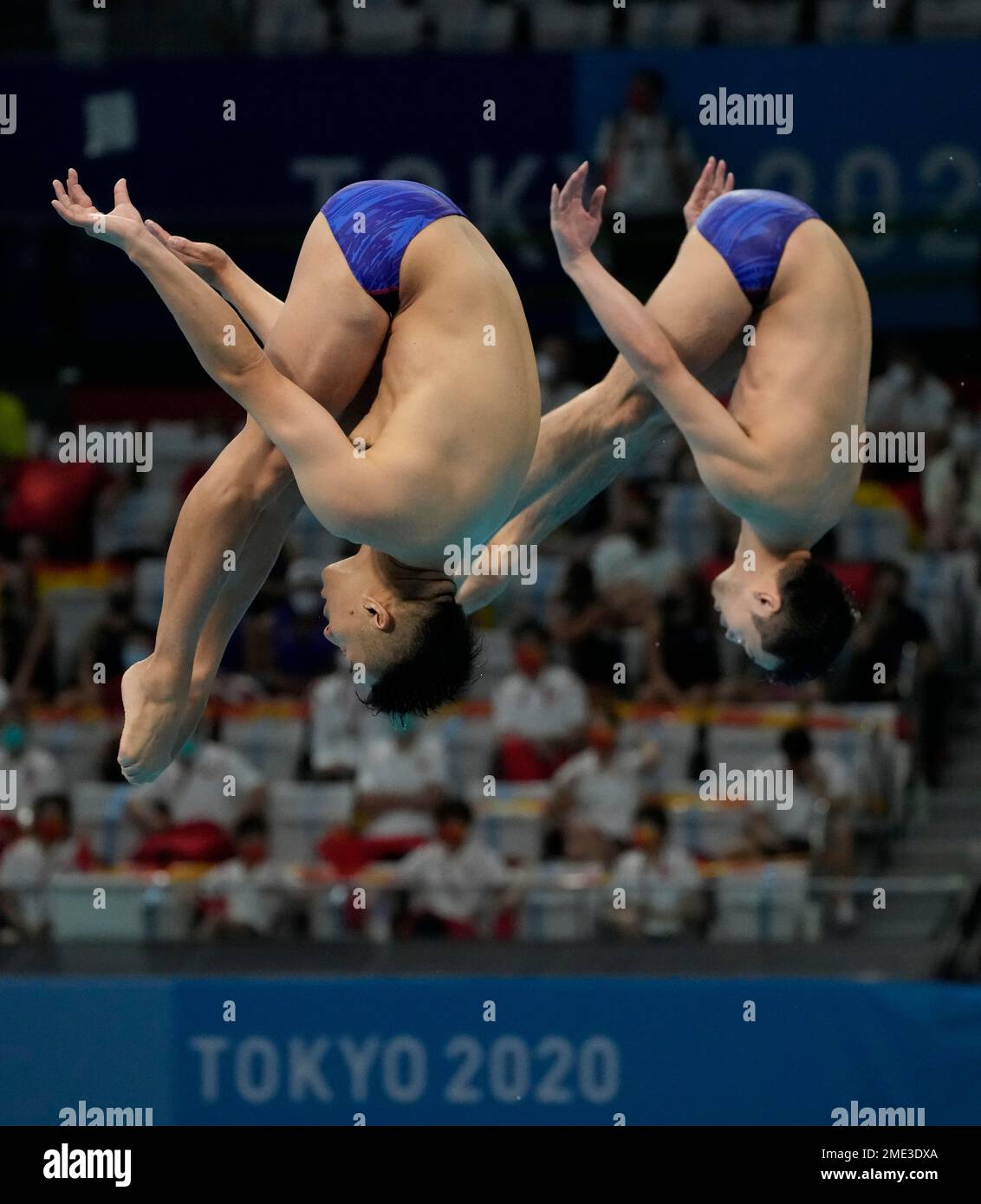 Sho Sakai and Ken Geraucht of Japan compete during the men's ...