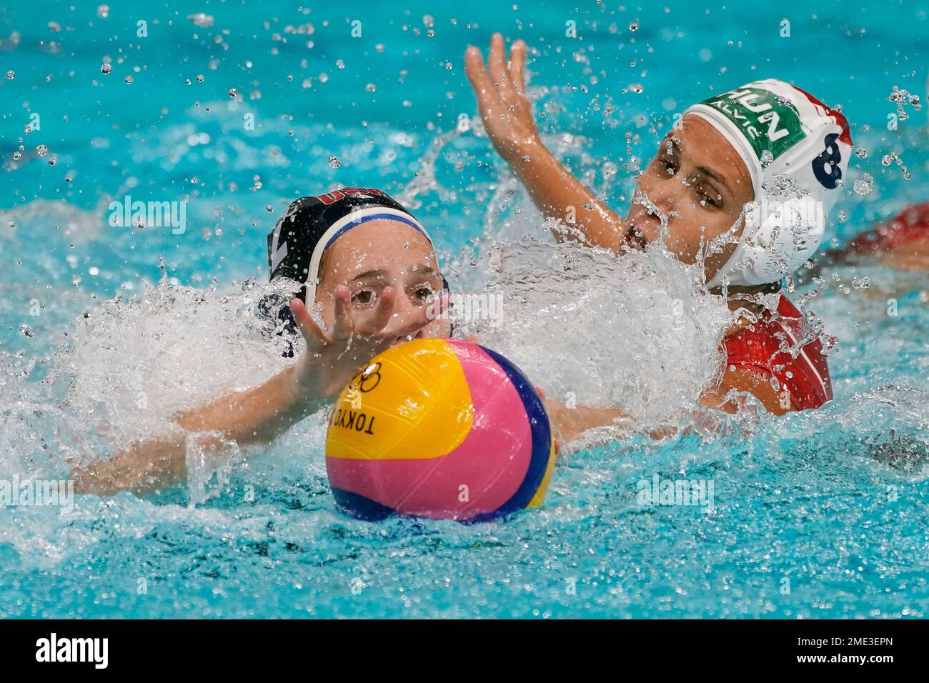 United States' Alys Williams, left, and Hungary's Rita Keszthelyi (8 ...