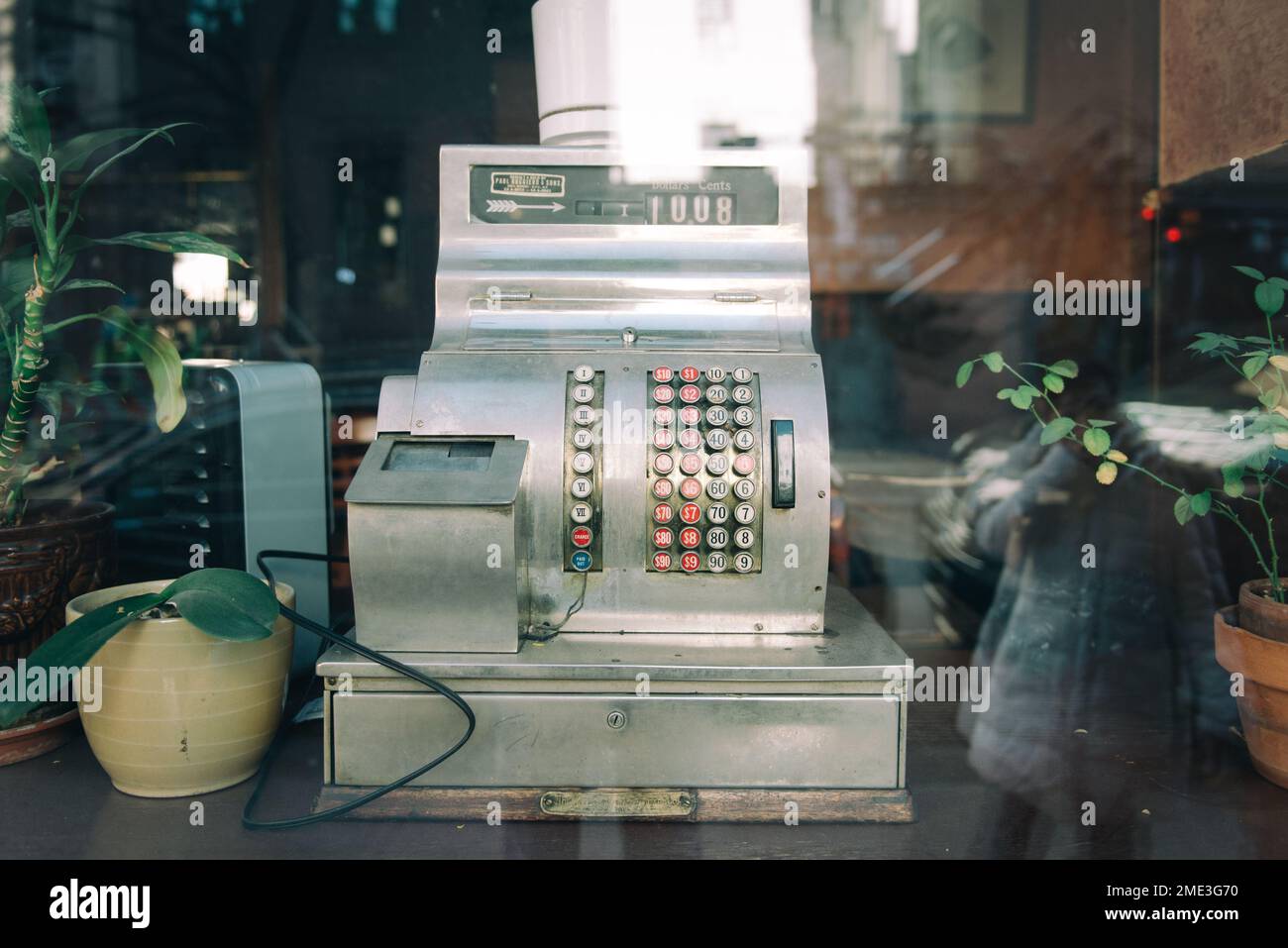 Old analog cash register Stock Photo - Alamy