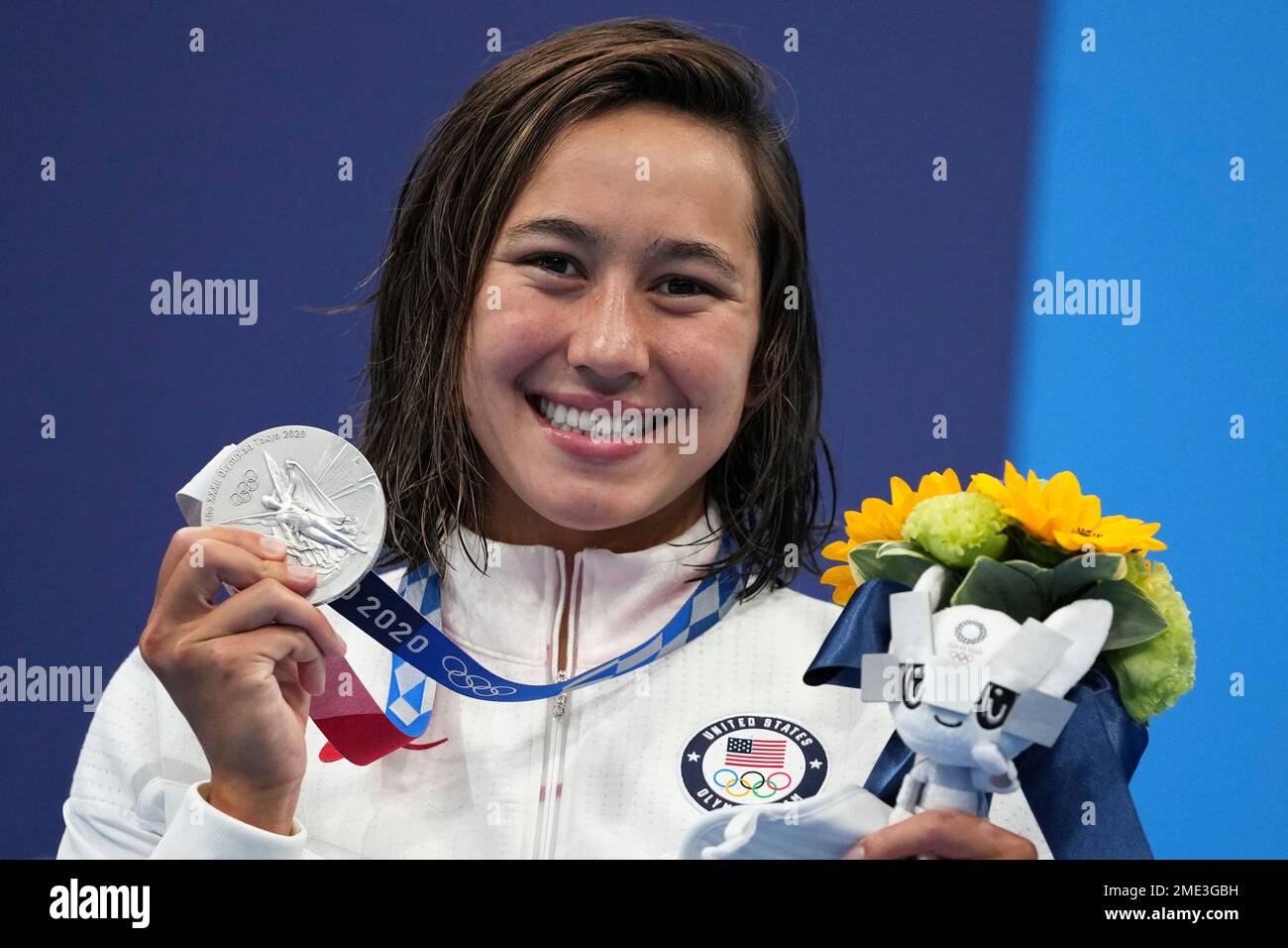Erica Sullivan of the United States poses with silver medal for the ...