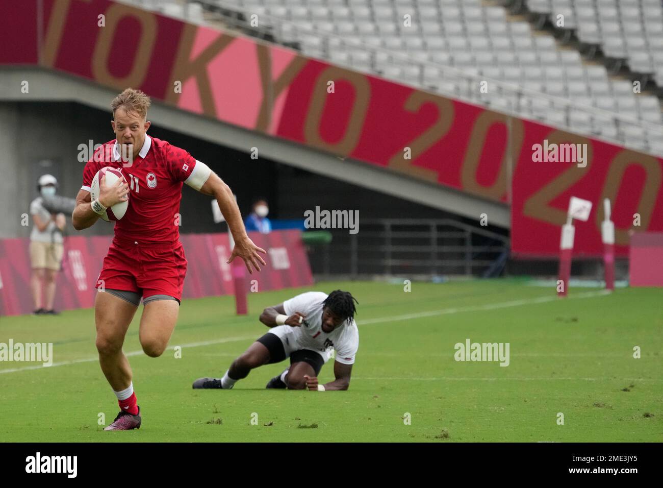 Canada's Harry Jones gets past Carlin Isles of the United States, in ...