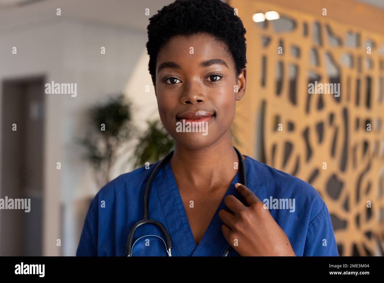 African american female doctor hi-res stock photography and images - Alamy
