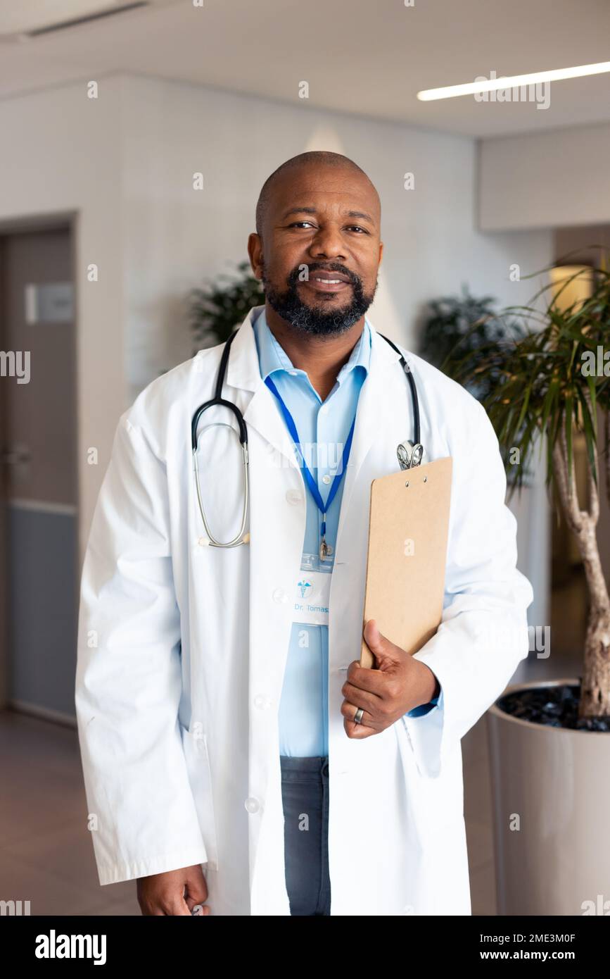 Hospital vertical hi-res stock photography and images - Alamy