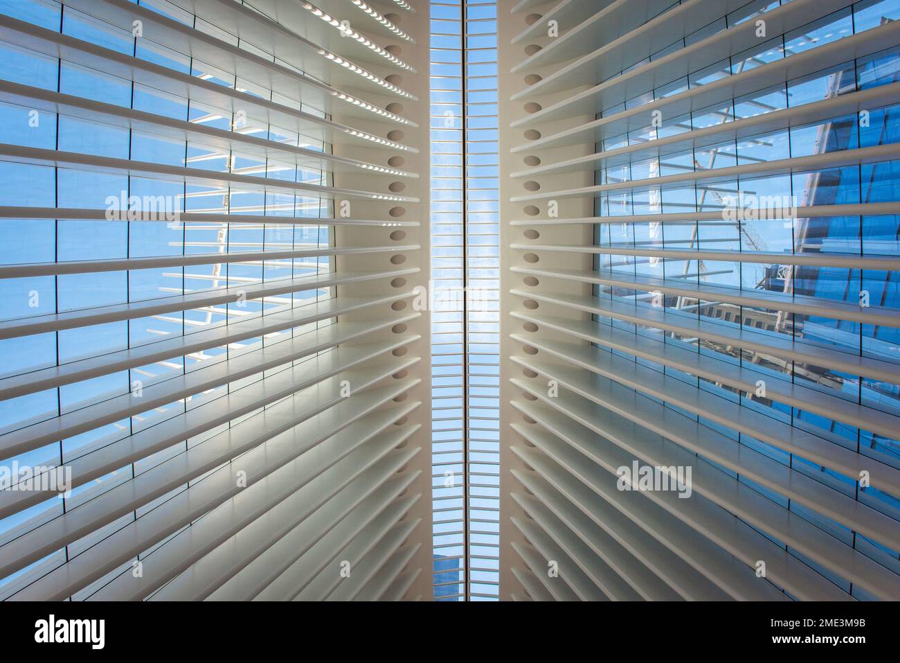 The impressive architecture of the Oculus at the World Trade Center ...