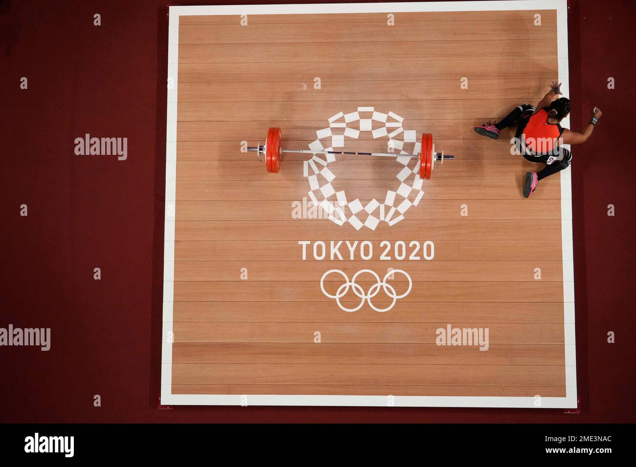 Mercedes Isabel Mercedes Perez Tigrero of Colombia kneels after ...