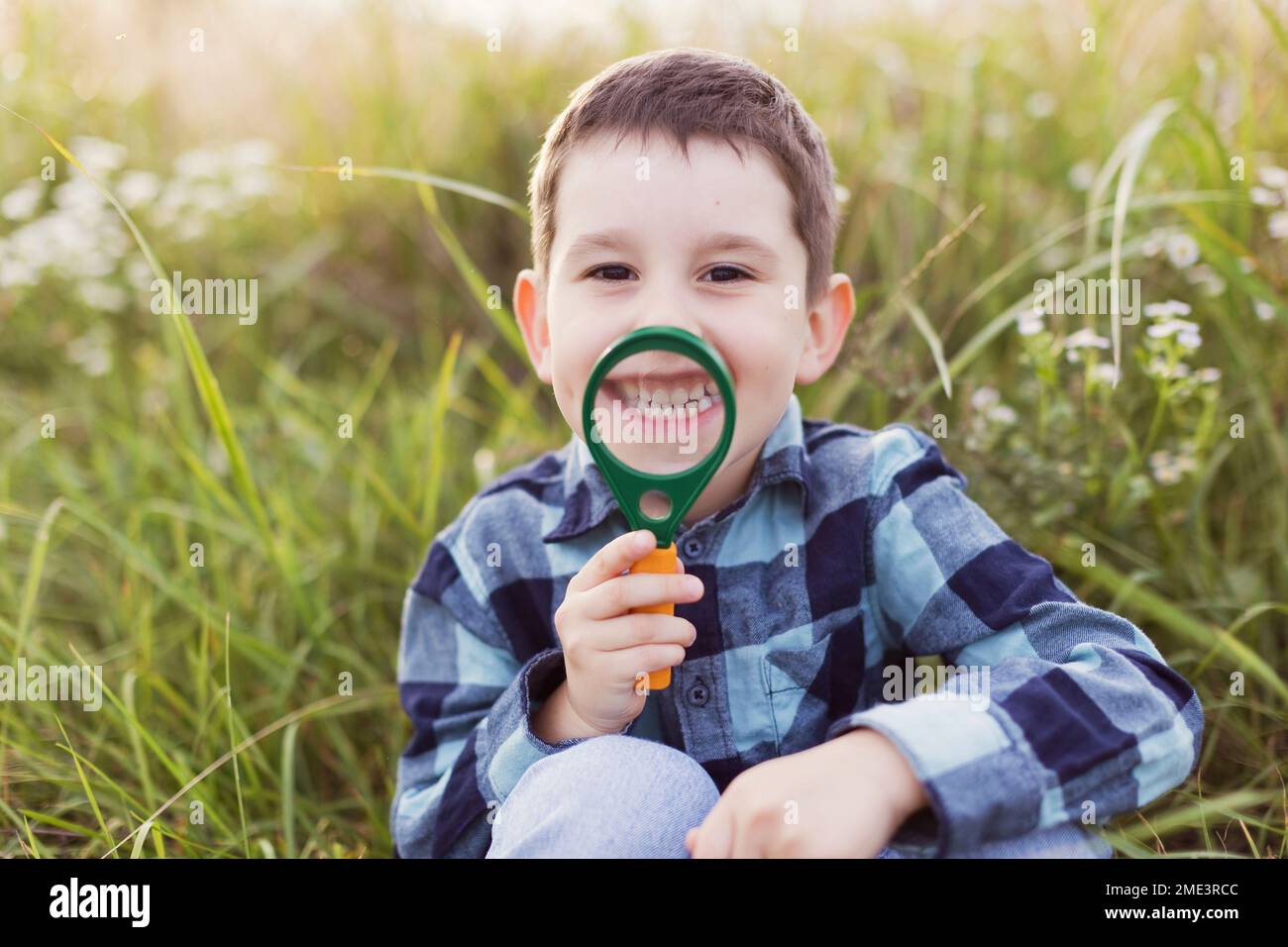 Flower in magnifying glass hi-res stock photography and images - Alamy