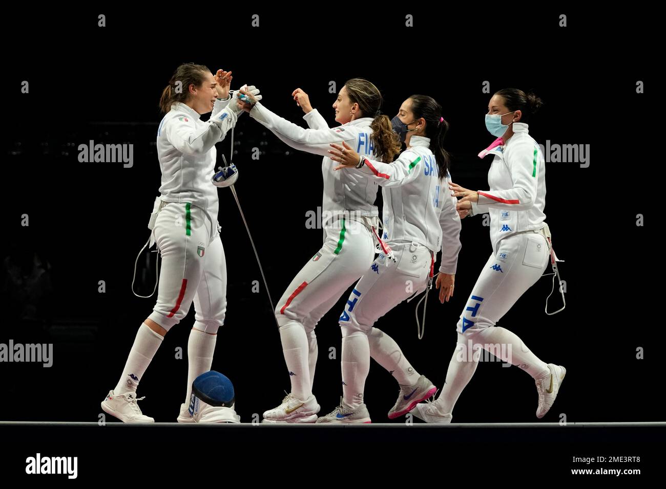 Italy Epee team celebrate defeating Chine in the women's individual ...