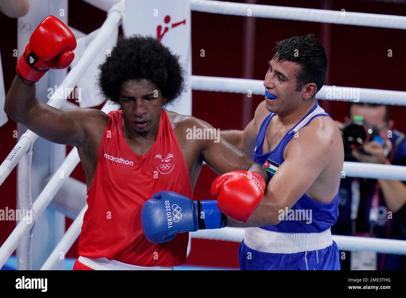 Ecuador's Julio Cesar Satillo Torres, left, and Jordan's Hussein ...