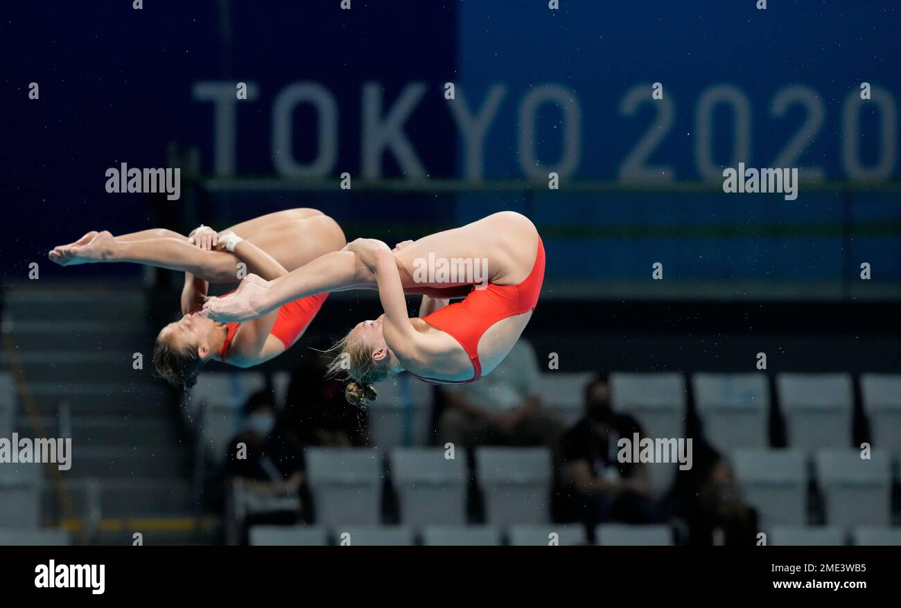 Jessica Parratto and Delaney Schnell of the United States' compete ...