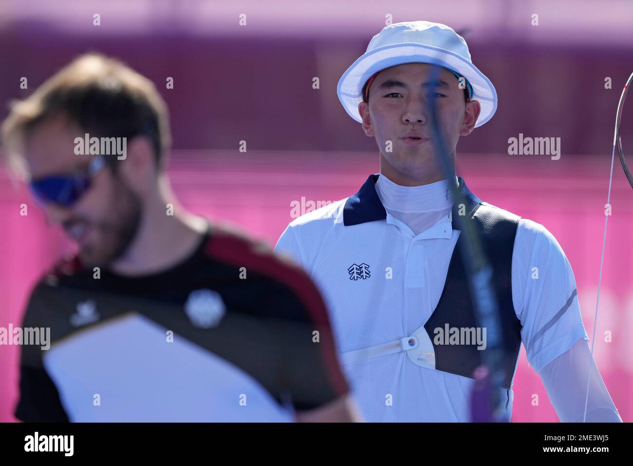 South Korea's Kim Je Deok, right, reacts during his men's individual ...