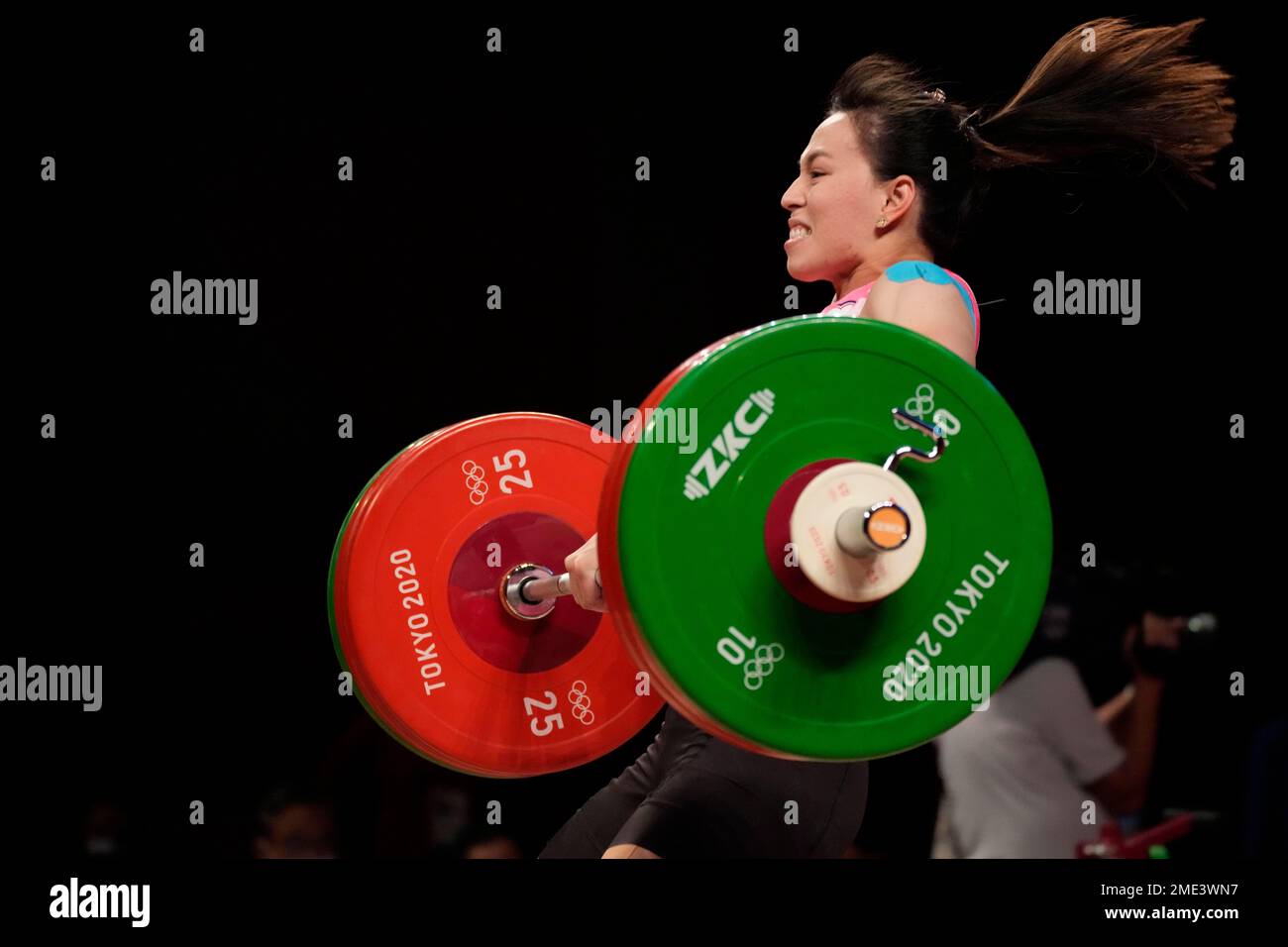 Kuo Hsing-Chun of Taiwan competes in the women's 59kg weightlifting ...