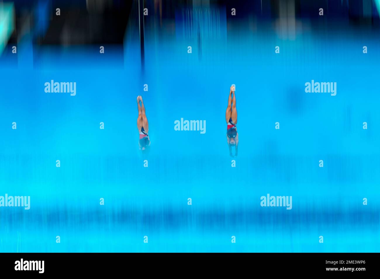 Eden Cheng and Lois Toulson of Great Britain compete during the women's ...