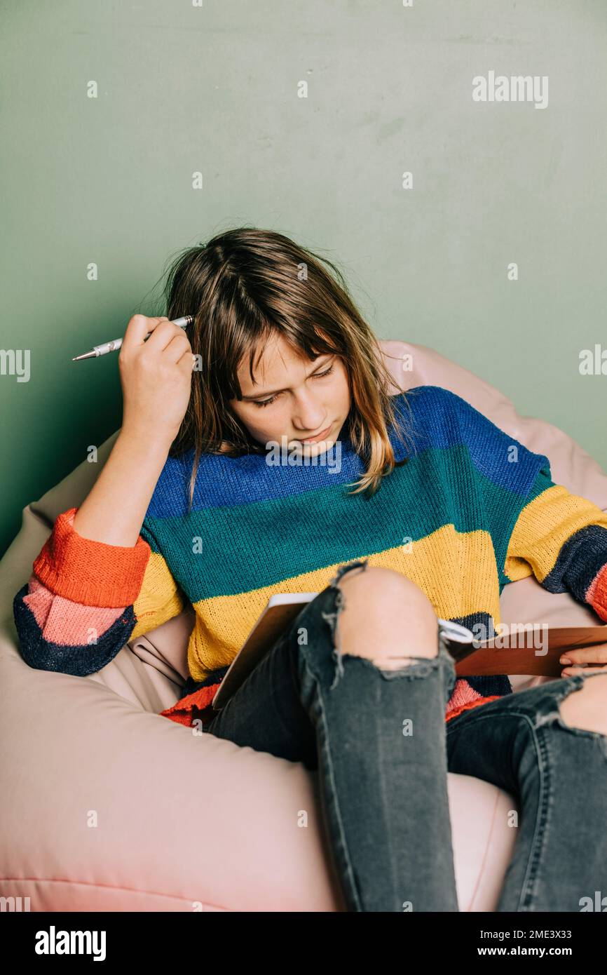 Girl notebook hi-res stock photography and images - Alamy