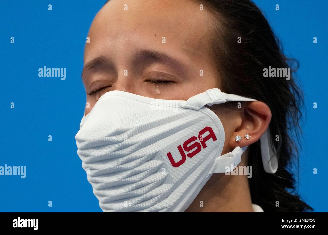 Jessica Parratto of the United States' reacts after winning silver ...
