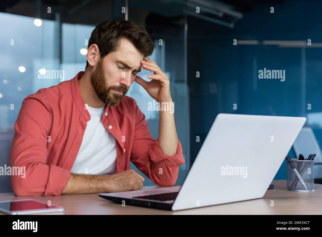 Sleepy man working on computer hi-res stock photography and images - Alamy