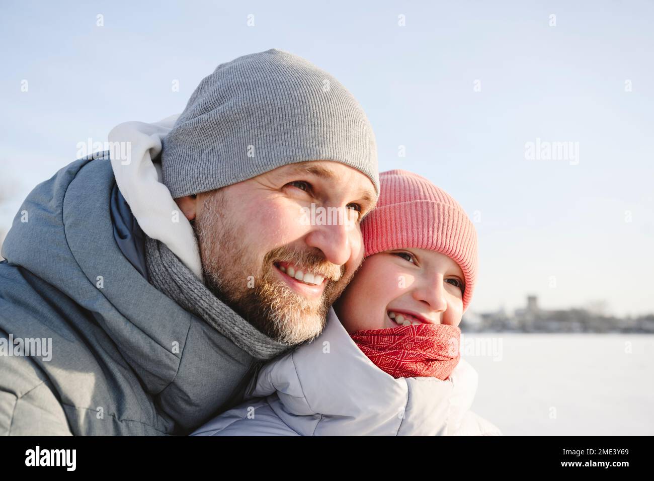 Happy father and daughter wearing knit hats in winter Stock Photo - Alamy