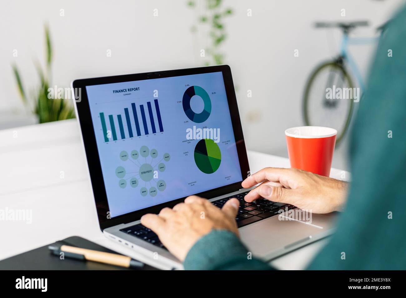 Bar graphs hi-res stock photography and images - Alamy