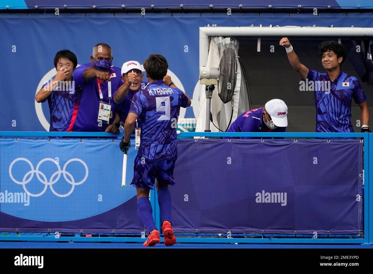 Japan's Kenta Tanaka (9) celebrates with his coaching staff after ...