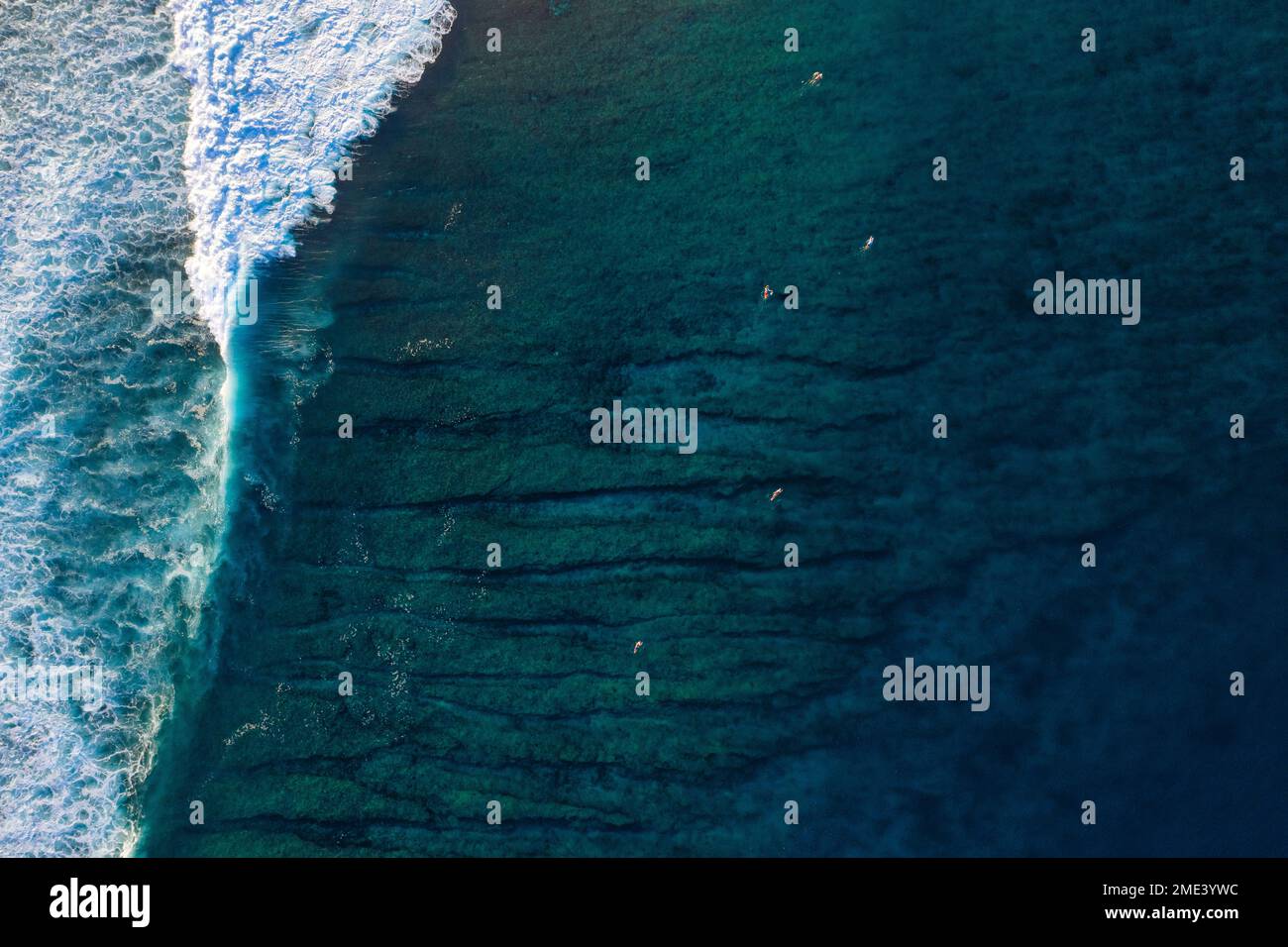 Aerial view waves splashing hi-res stock photography and images - Alamy