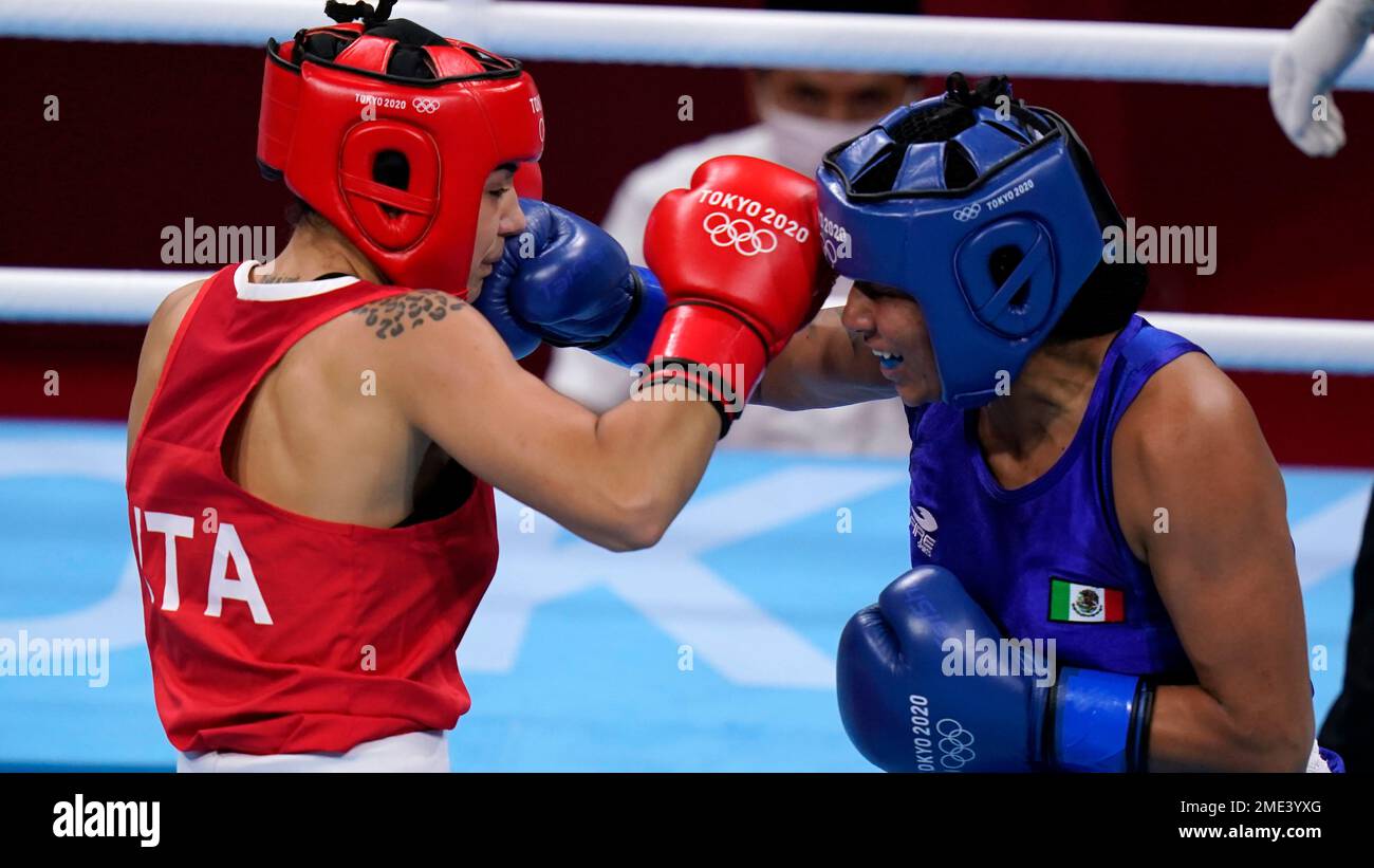 Rebecca Nicoli, of Italy, left, and Mexico's Esmeralda Falcon Reyes ...