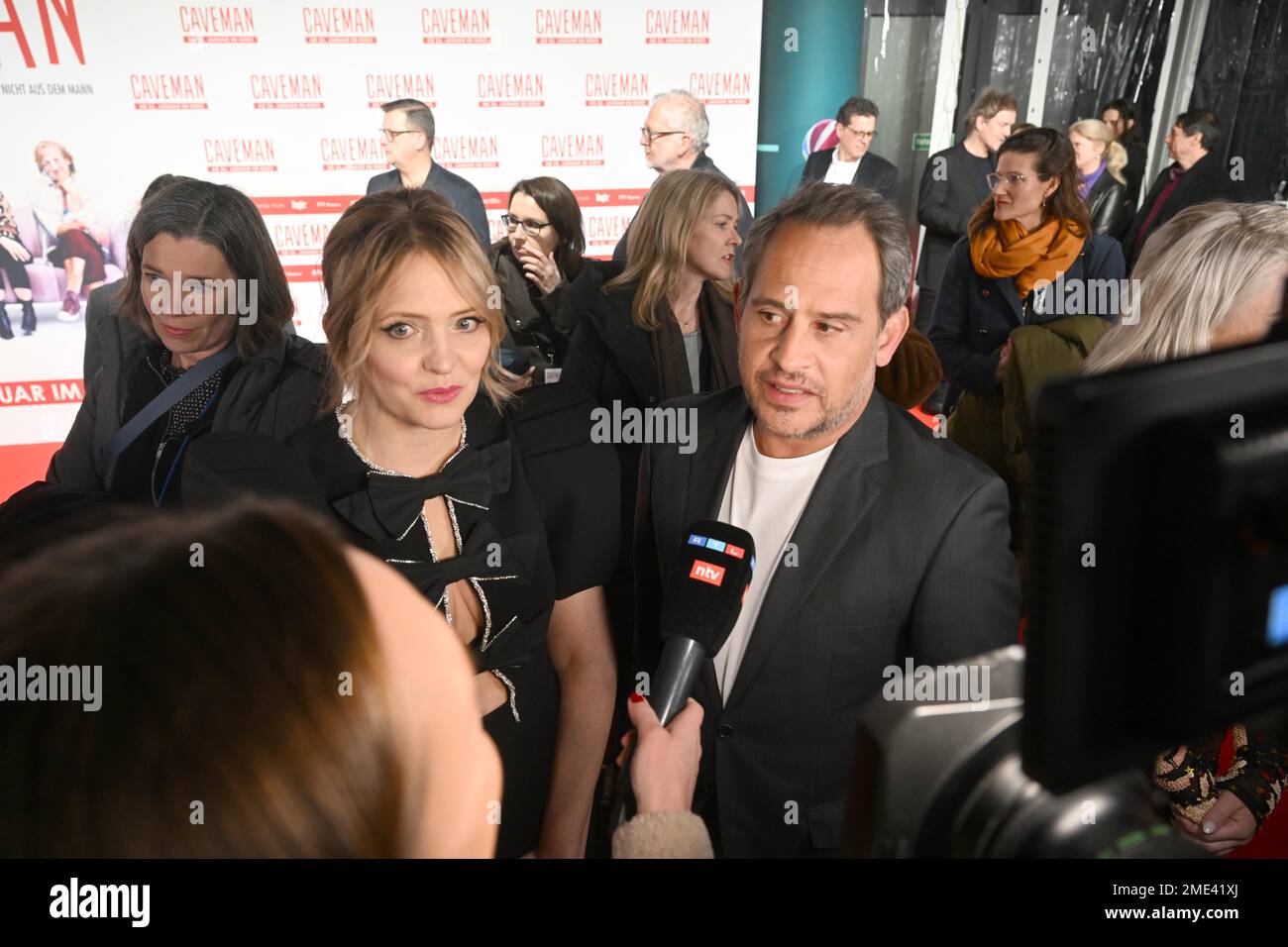 Munich, Germany. 23rd Jan, 2023. Actors Laura Tonke and Moritz ...