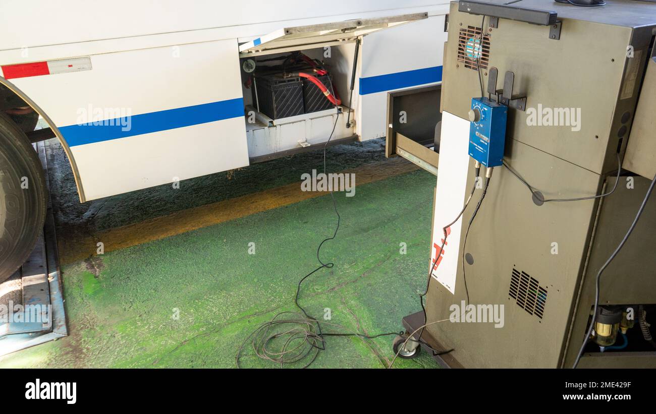 Inspecting the functioning of a car battery with specialized machines ...