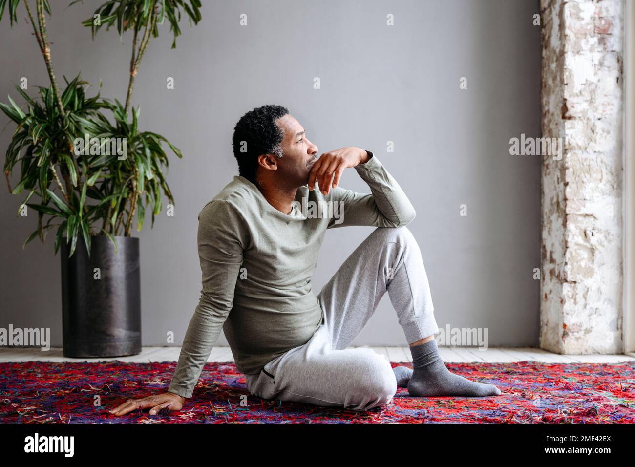 Man sitting on carpet hi-res stock photography and images - Alamy