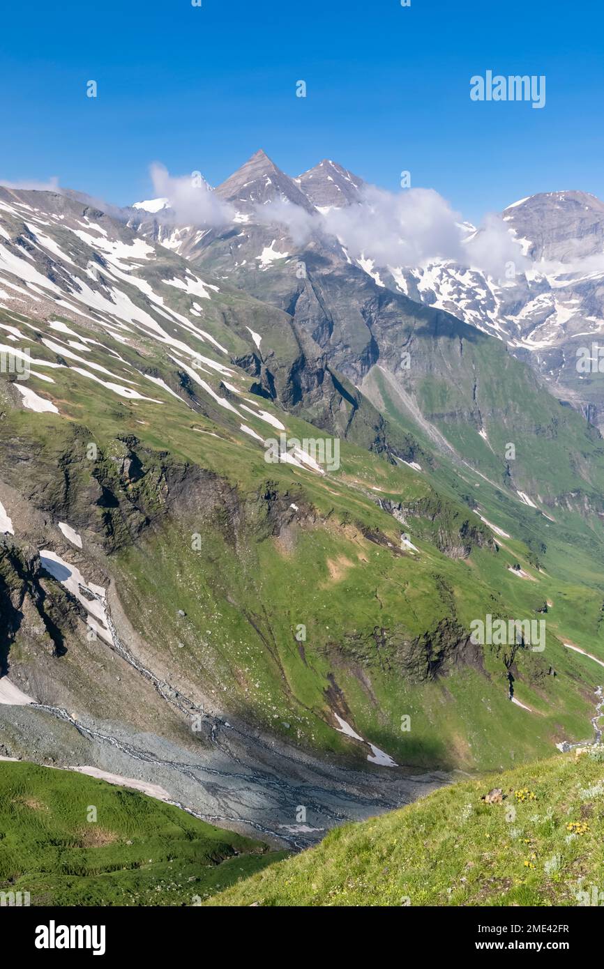 Austria, Carinthia, Fuscherkarkopf and Breitkopf peaks in High Tauern ...
