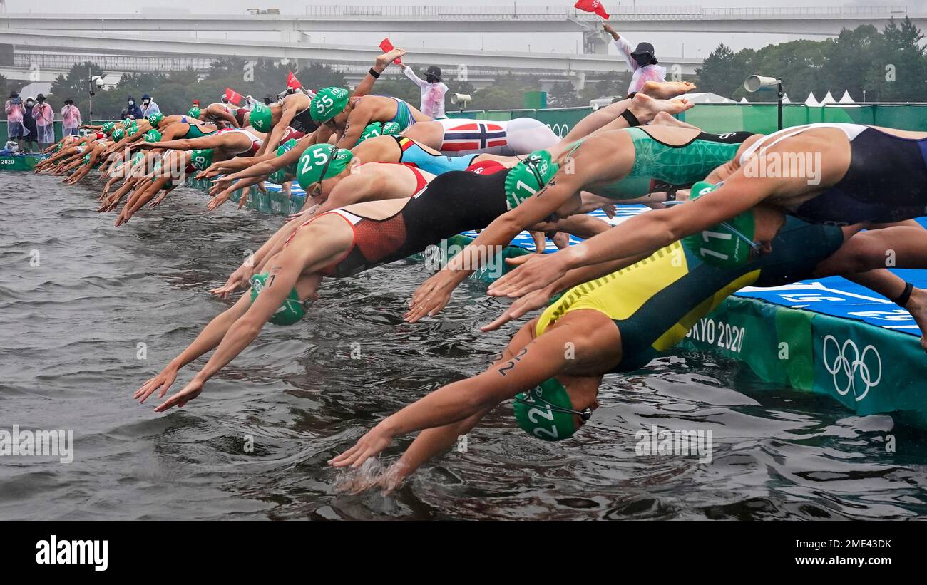 Taylor Knibb of The United States (11) and Emma Jeffcoat of Australia ...