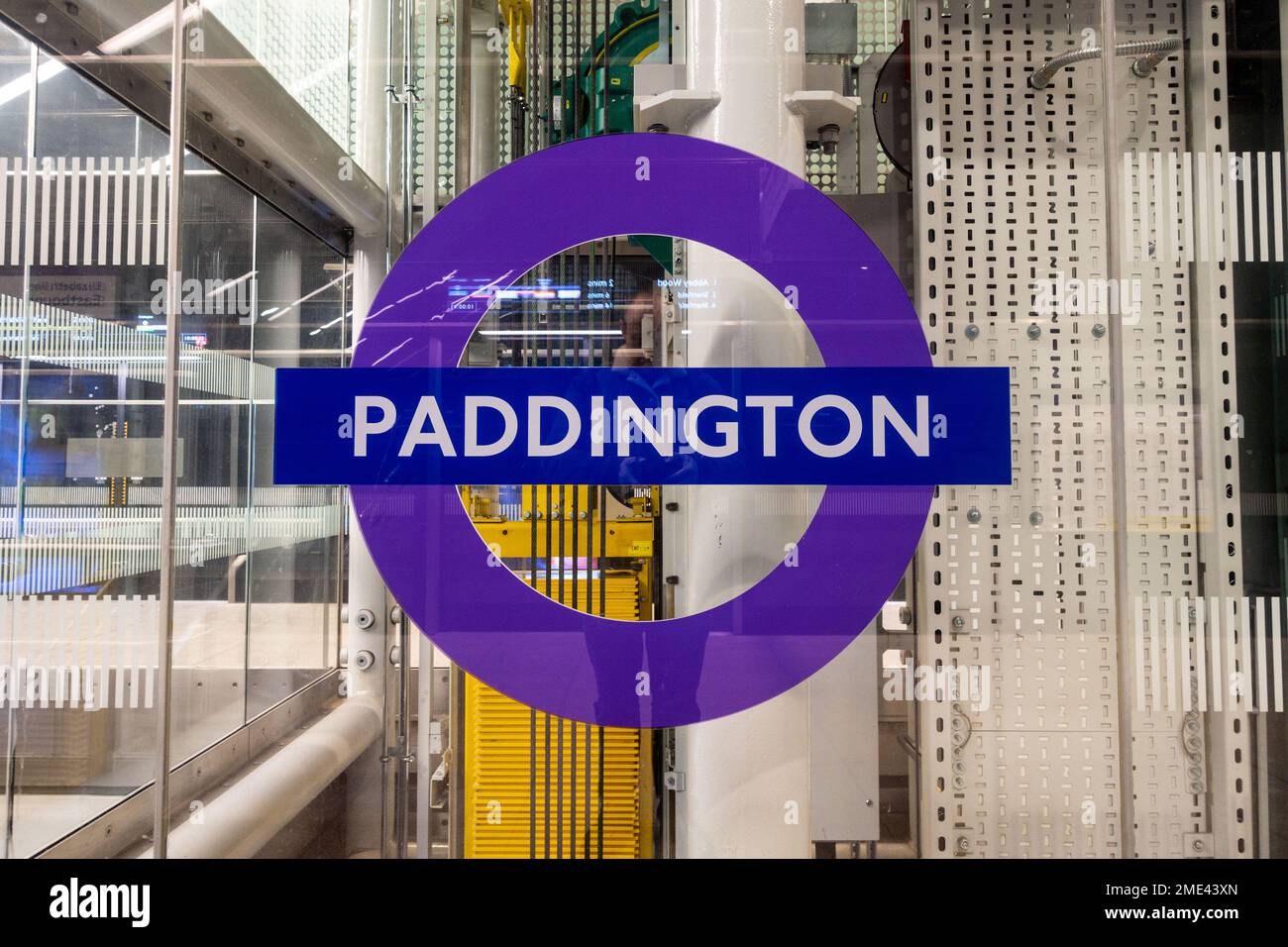 London underground logo hi-res stock photography and images - Alamy