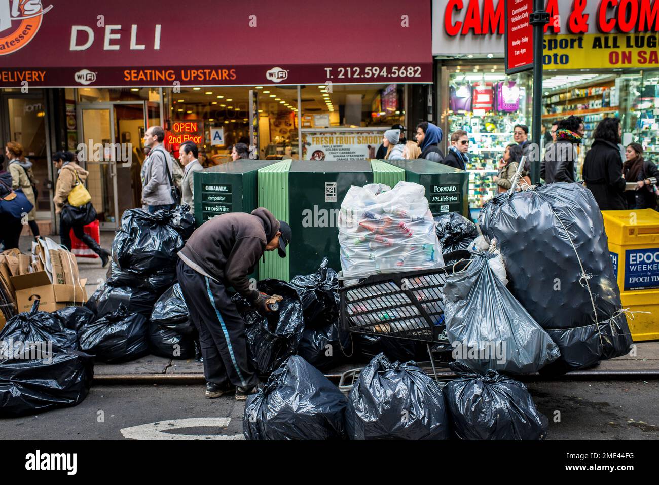 Homeless collecting cans street hi-res stock photography and images - Alamy