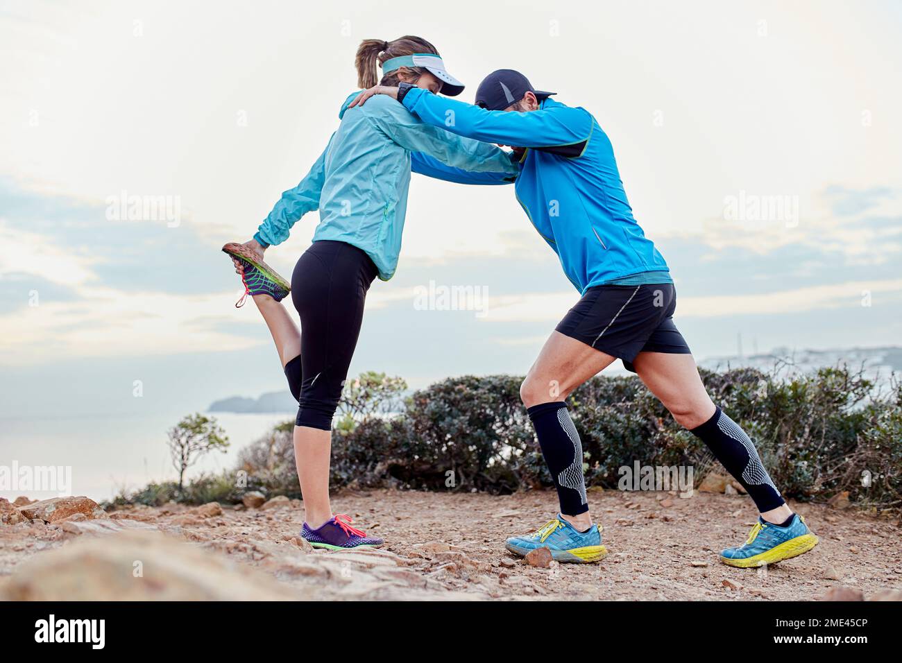 Couple exercise exercising together hi-res stock photography and images ...
