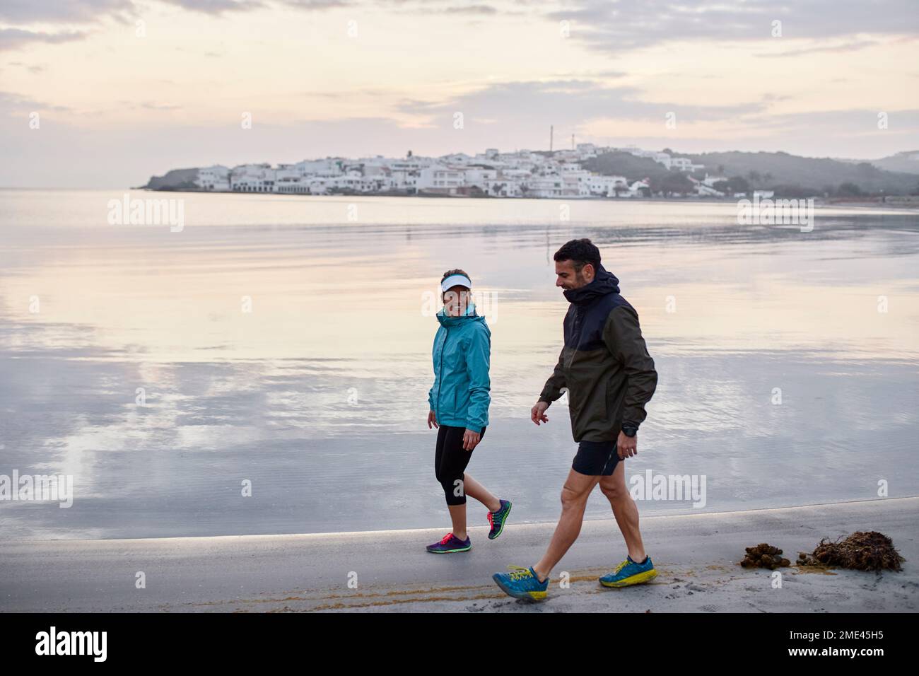 Male female walking near the shore hi-res stock photography and images ...