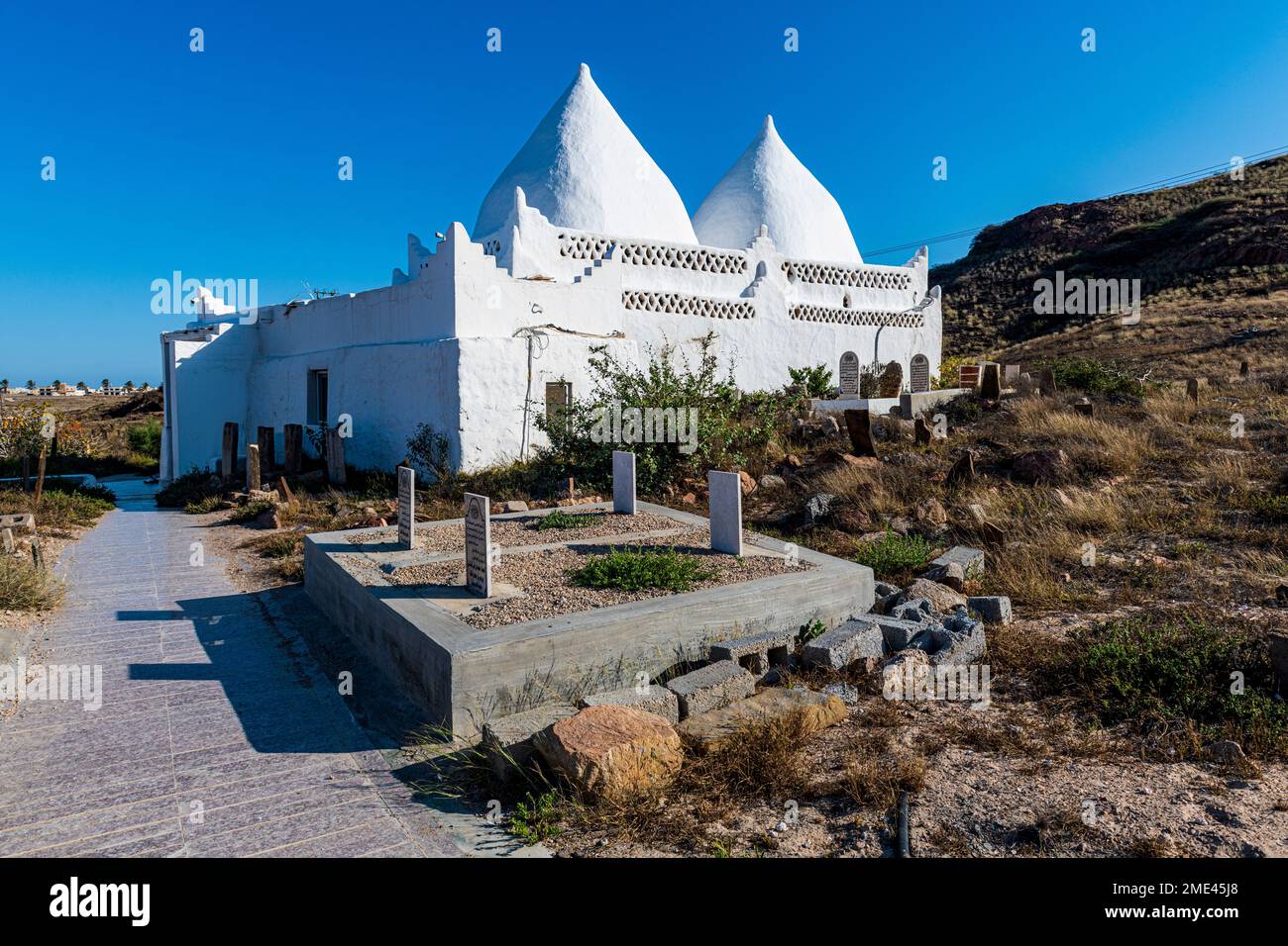 Oman, Dhofar, Mirbat, Exterior of mausoleum of Bin Ali Stock Photo - Alamy