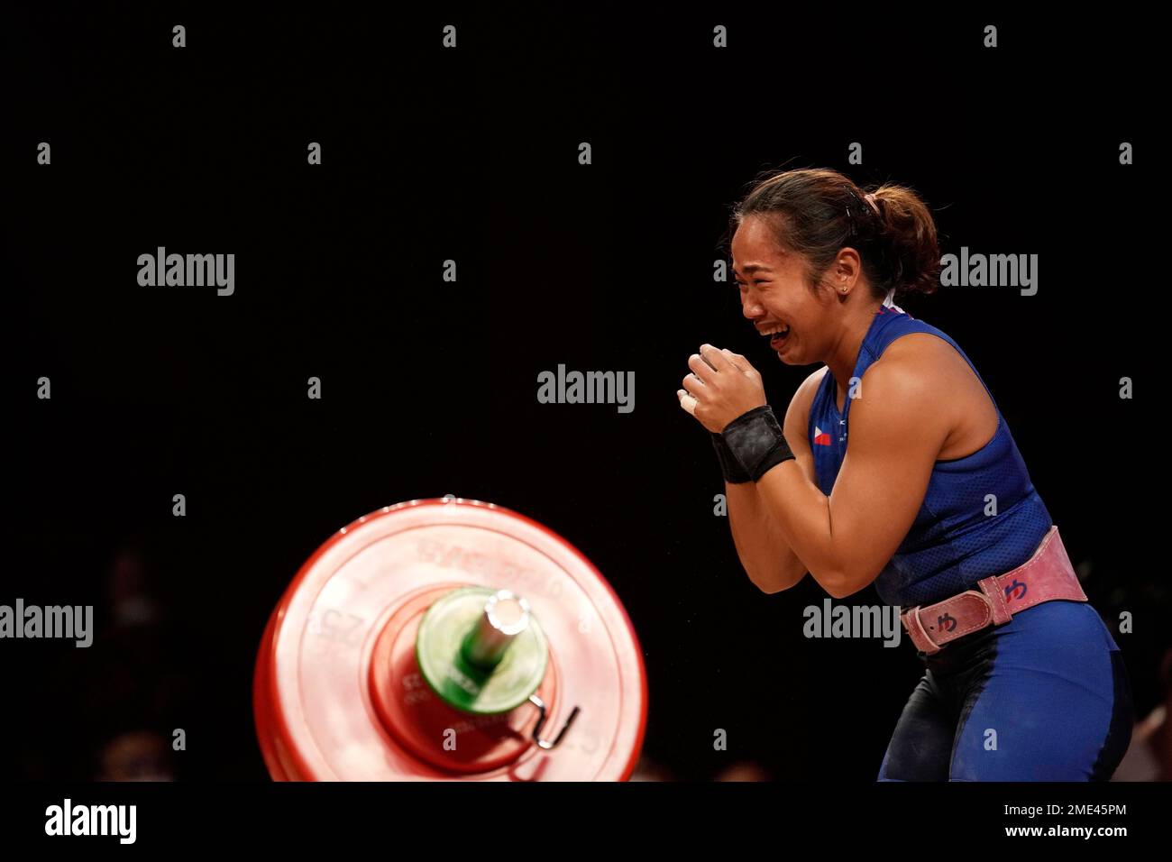 Hidilyn Diaz of Philippines celebrates as she sets the new world record ...