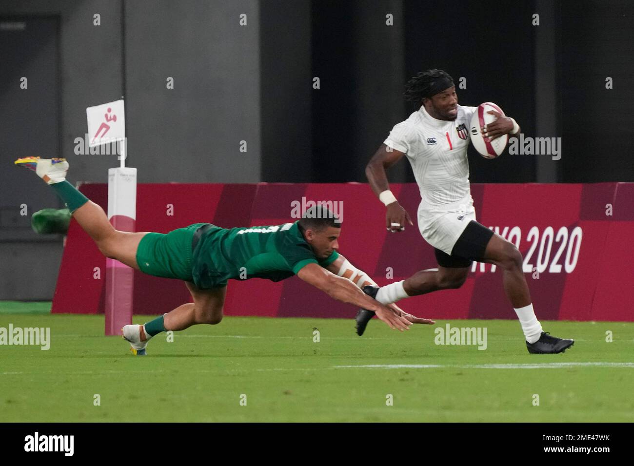 Carlin Isles of the United States evades a tackle by Ireland's Jordan ...