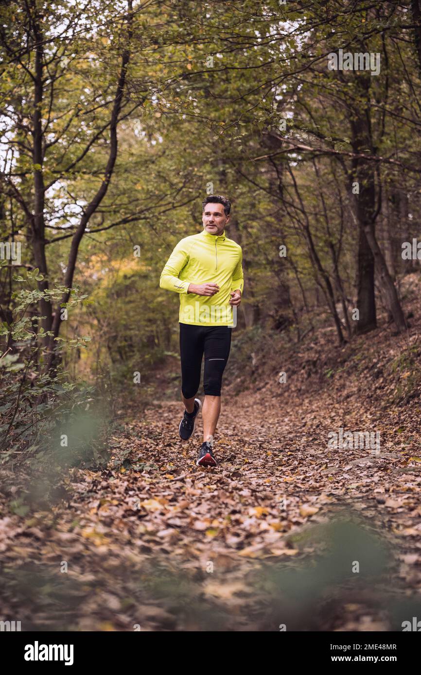 Man jogging forest hi-res stock photography and images - Alamy