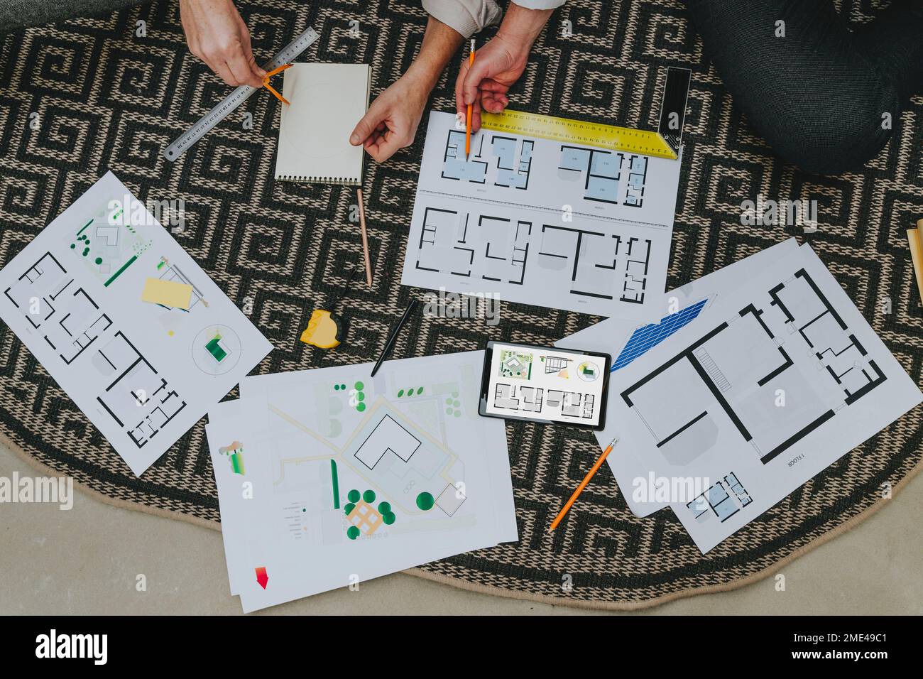 Hands on project hi-res stock photography and images - Alamy