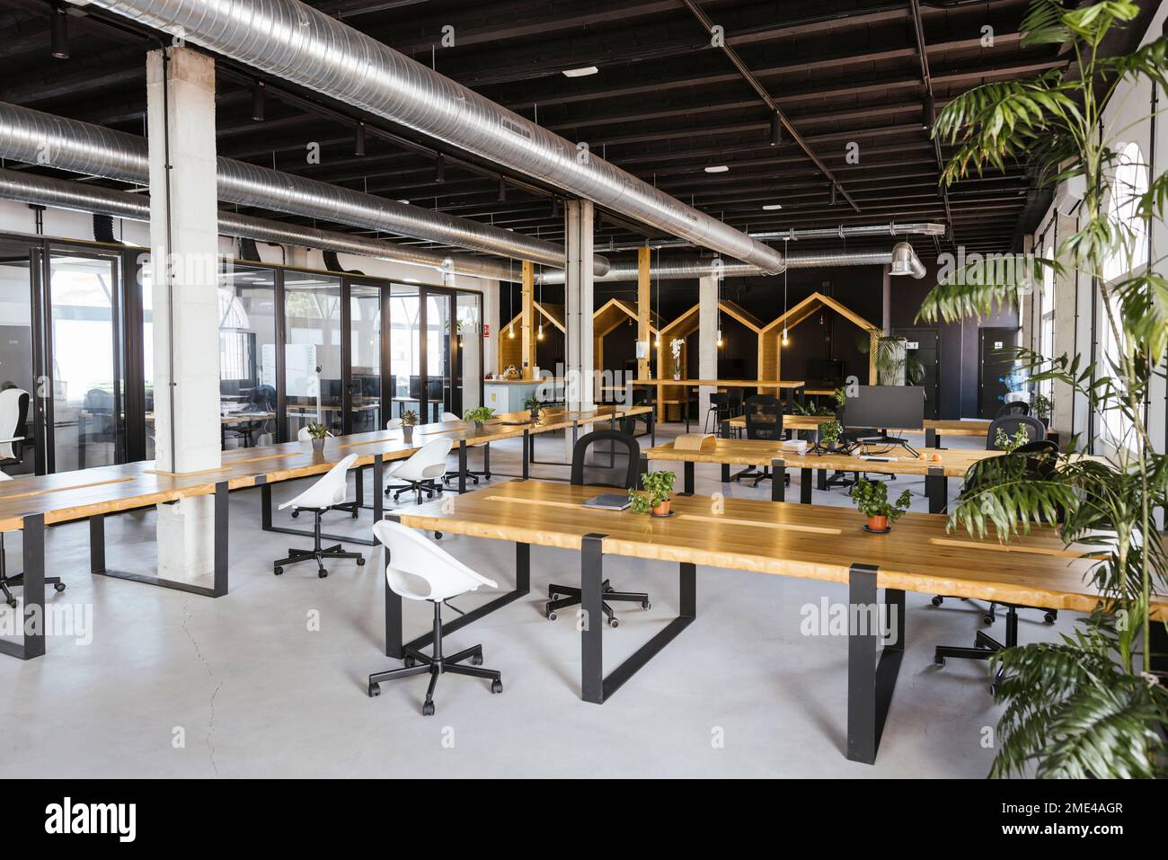 Interior of empty modern coworking office with desks and chairs Stock ...
