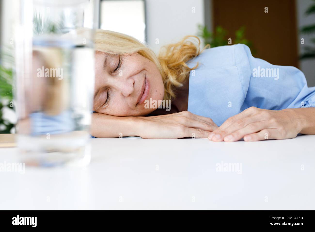 Nap on desk hi-res stock photography and images - Alamy
