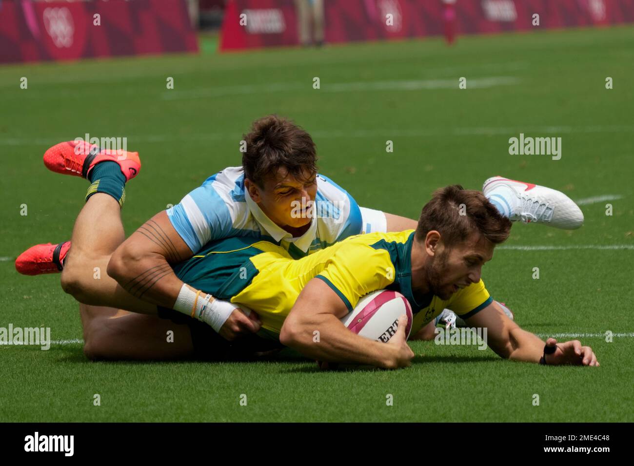 Australia's Josh Turner scores a try as Argentina's Luciano Gonzalez ...