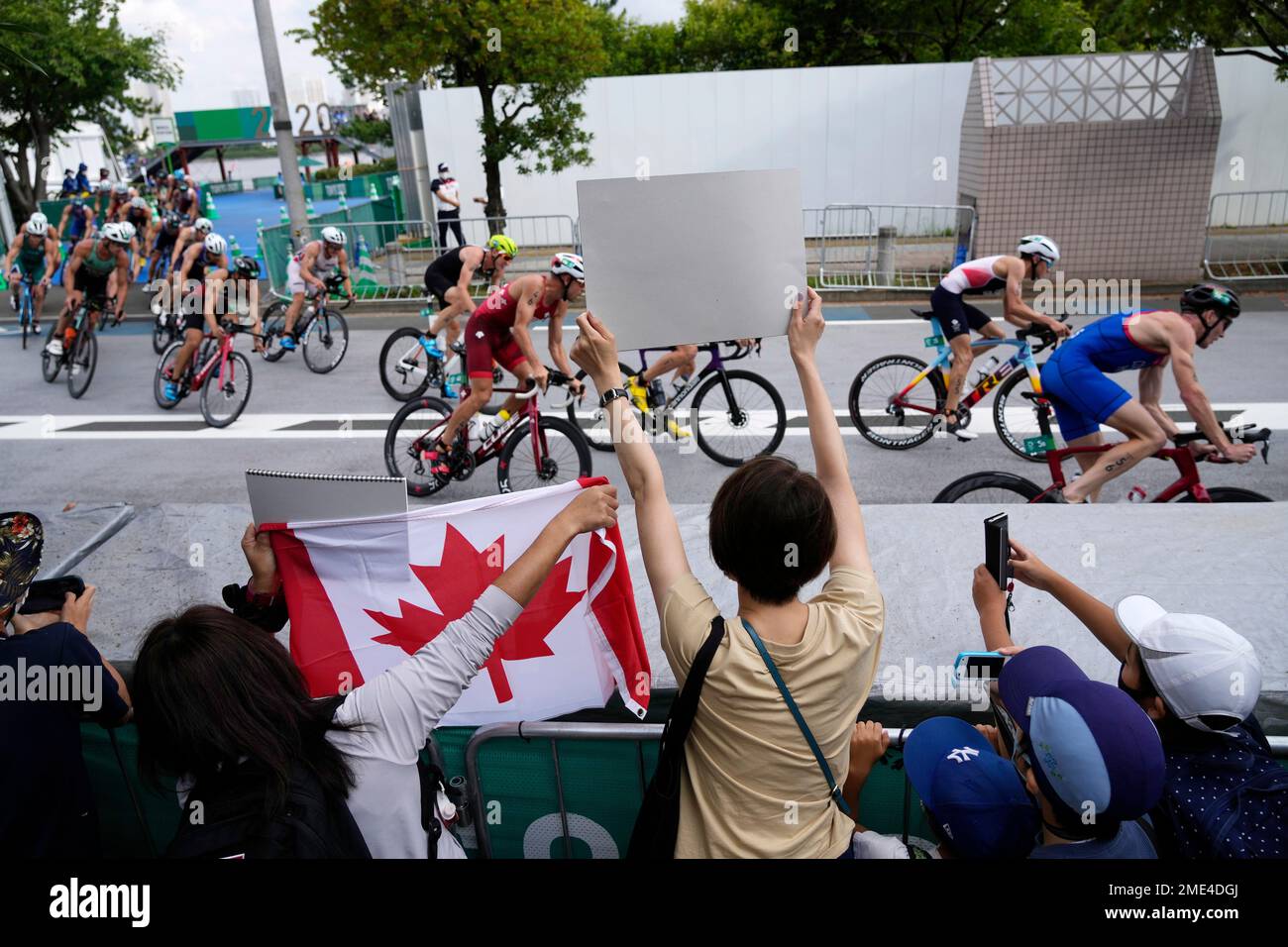 Spectators cheer athletes competing during the men's triathlon ...