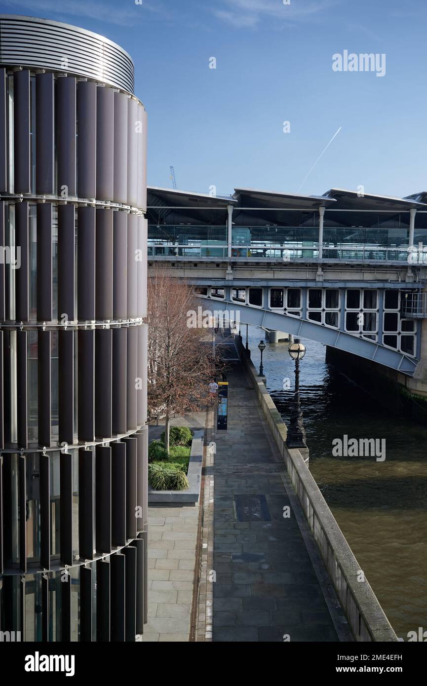 22 Jan 2023 - LondonUK: View of Blackfriars railway Bridge and ...