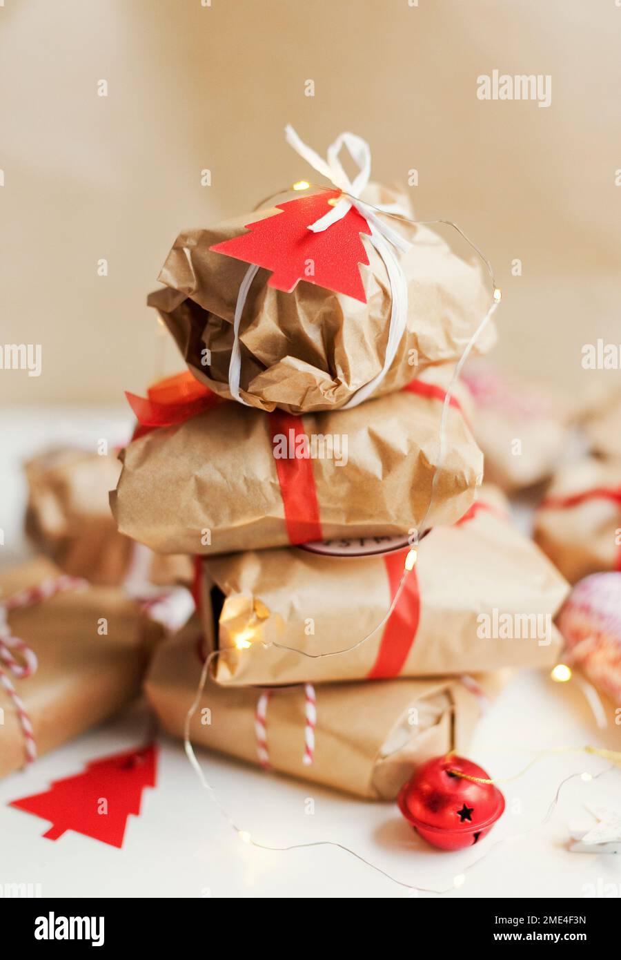 Wrapped christmas presents hi-res stock photography and images - Alamy