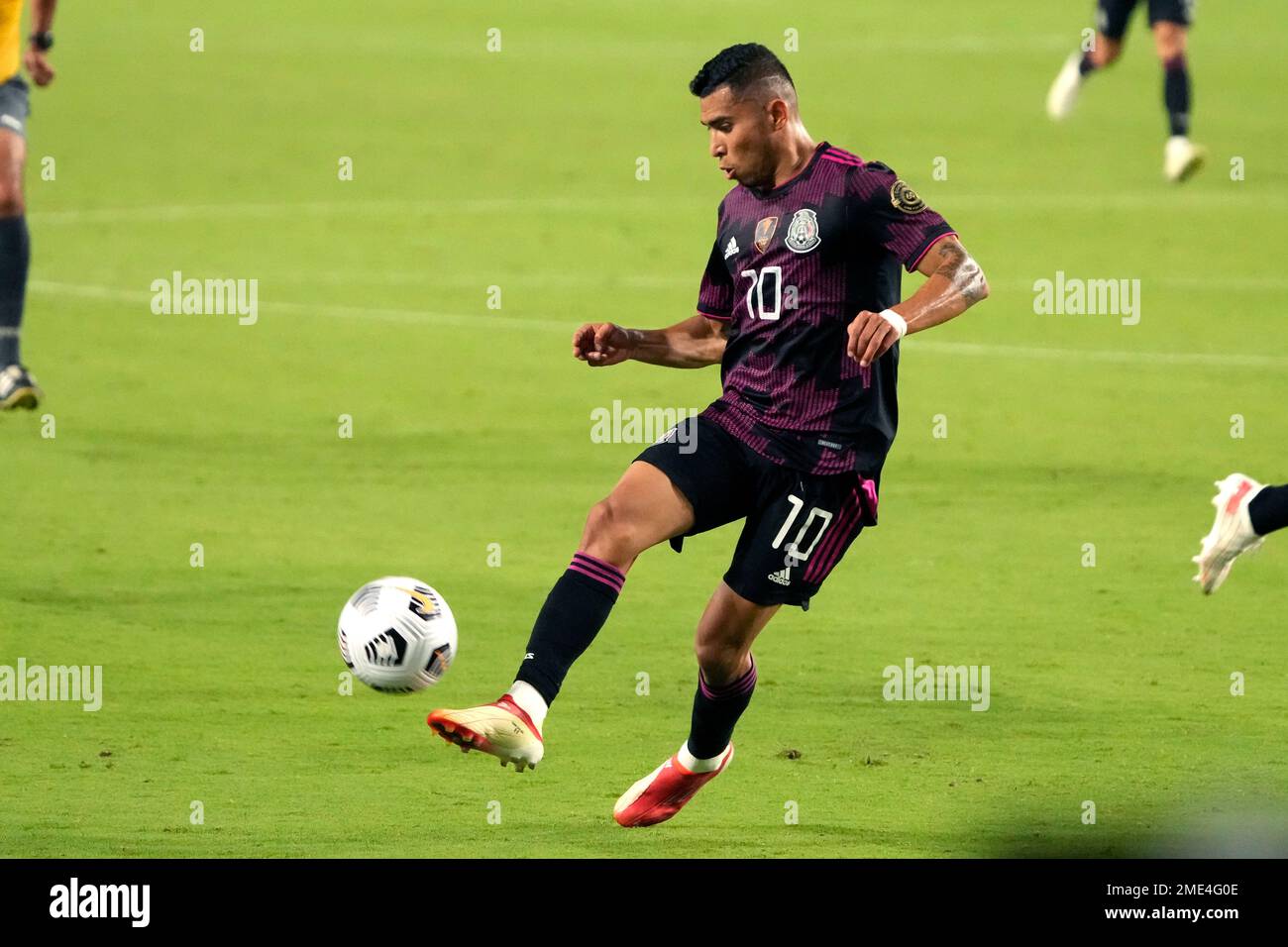 Mexico midfielder Orbelin Pineda against Honduras during the first half ...