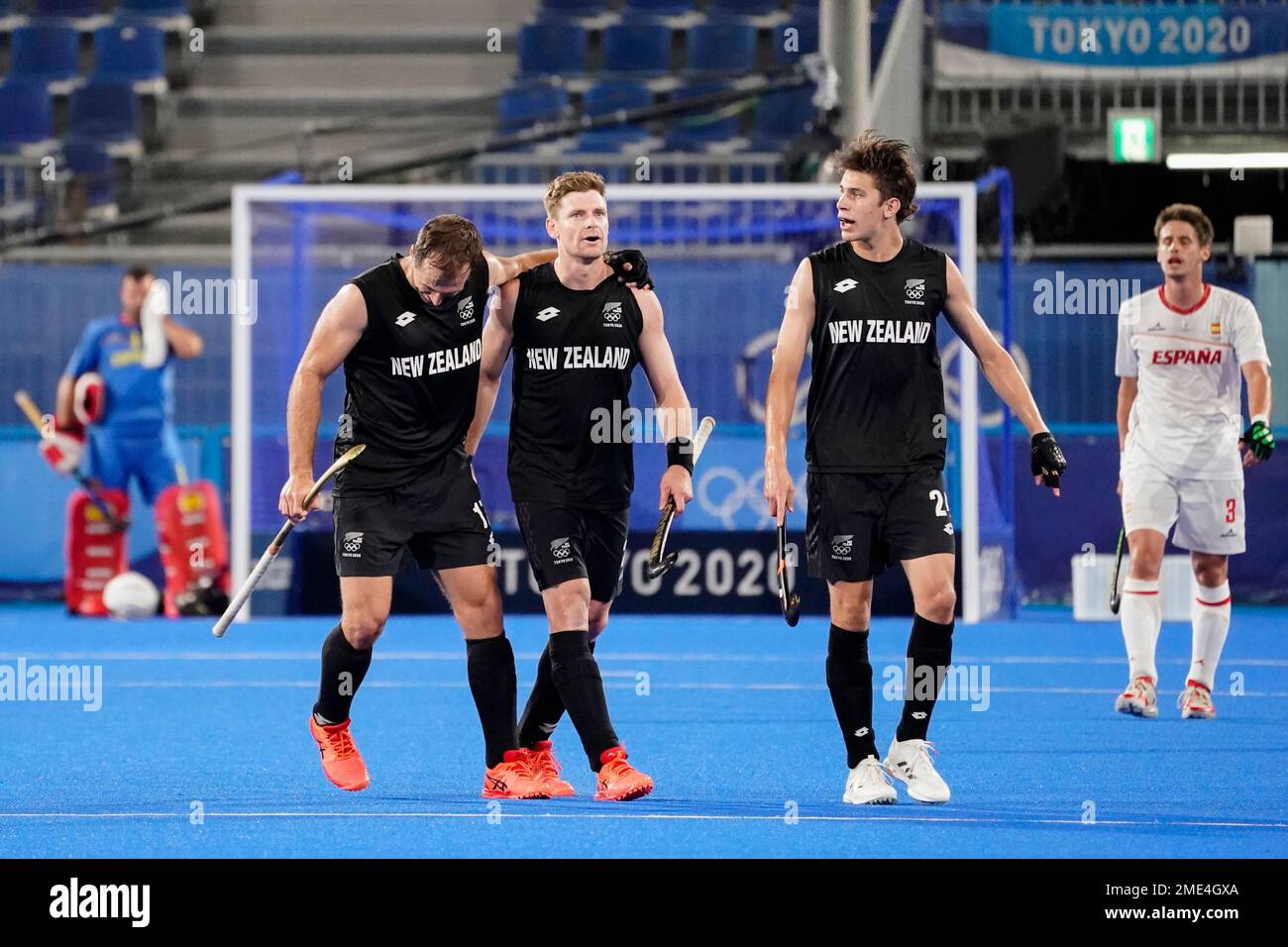 New Zealand's Stephen Jenness, center, celebrates with his teammates ...